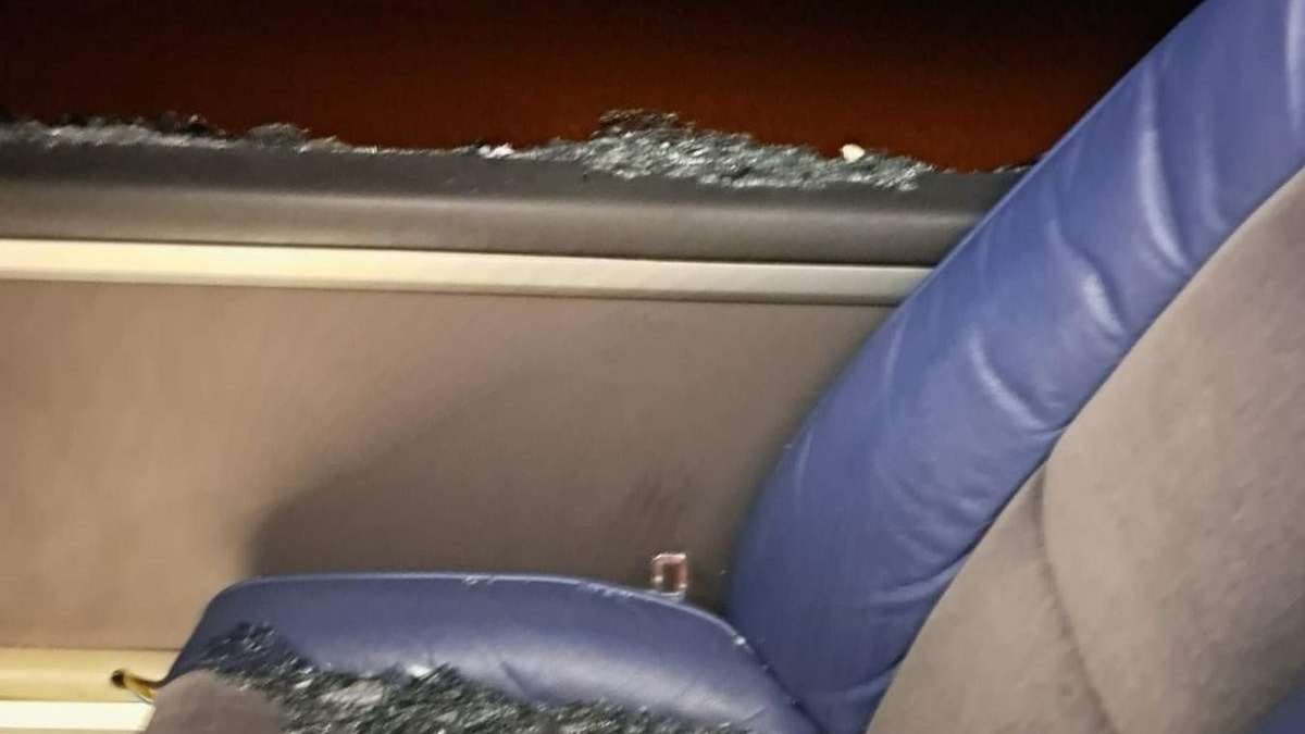 Sassaiola fuori dal Menti, quando pochi facinorosi rovinano un derby ...