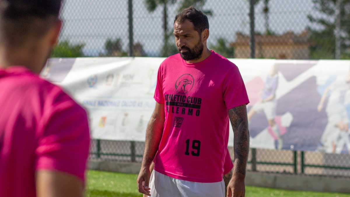 Ex calciatore di A dice di nuovo addio al calcio giocato dopo pochi ...