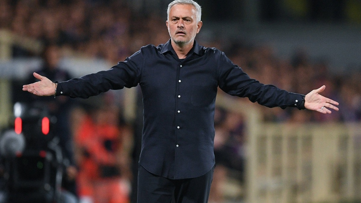 Roma, la compagnia aerea Ryanair sbeffeggia Mou: ecco il post social ...