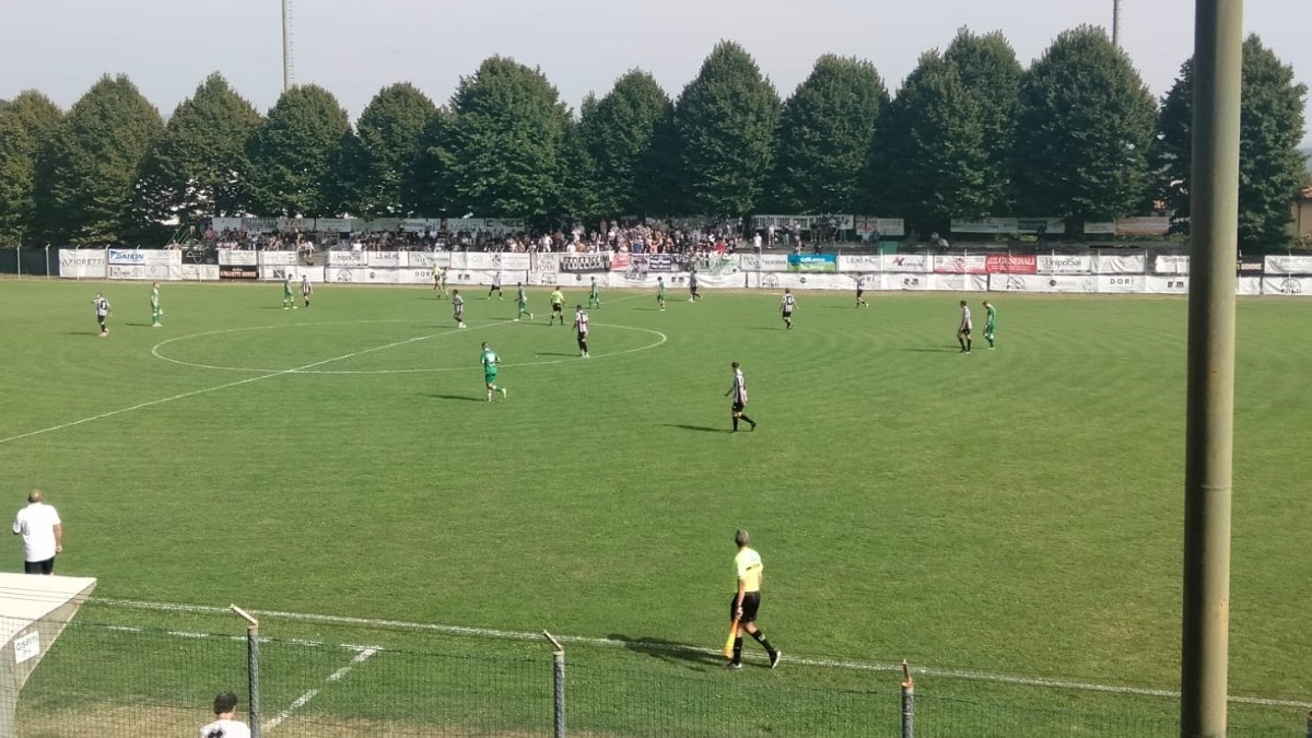 Abbandonano il campo per protesta: maxi squalifica per l'allenatore ...