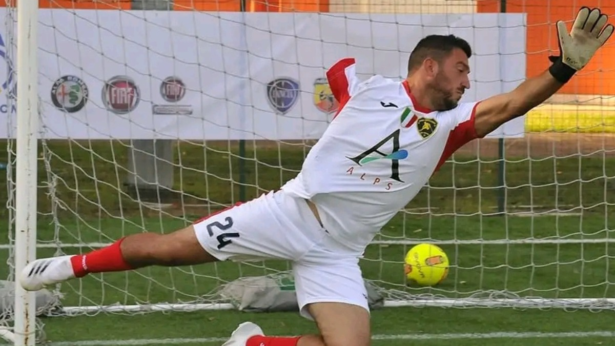 Alessandro Pighi: l'impresa di un portiere con un braccio solo - Italia