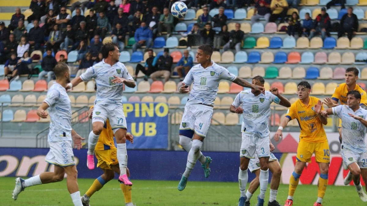 Serie B. Frosinone-Carrarese 0-1 [ECCO GLI HIGHLIGHTS] - Italia